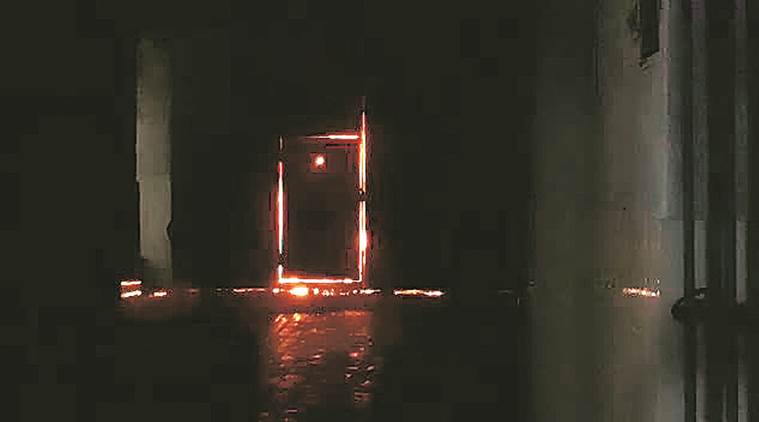 Hooghly: Prisoners set jail on fire, clash with guards, 17 hurt ...