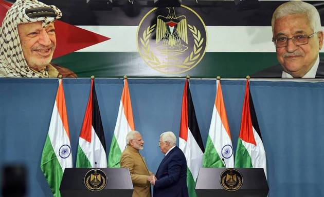 PM Modi meets President Abbas on historic visit to Palestine: See pics ...