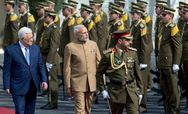 PM Modi meets President Abbas on historic visit to Palestine: See pics ...