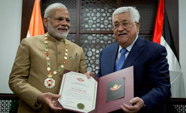 PM Modi meets President Abbas on historic visit to Palestine: See pics ...