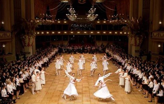 See STUNNING photos of Vienna’s Opera ball | Lifestyle Gallery News ...