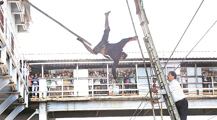 Knife-wielding man sits under FOB for 3 hours, fire personnel bring him ...