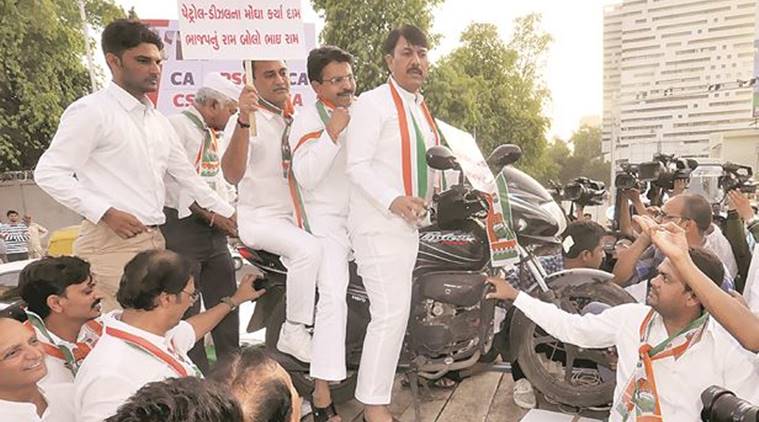 Gujarat: Congress protests fuel hike with ‘mehangai’ jibe at PM Modi ... Gujarat: Congress protests fuel hike with ‘mehangai’ jibe at PM Modi ...