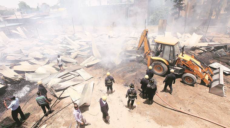 Major fire at Mango Festival: Over 60 shops destroyed | Pune News - The ...
