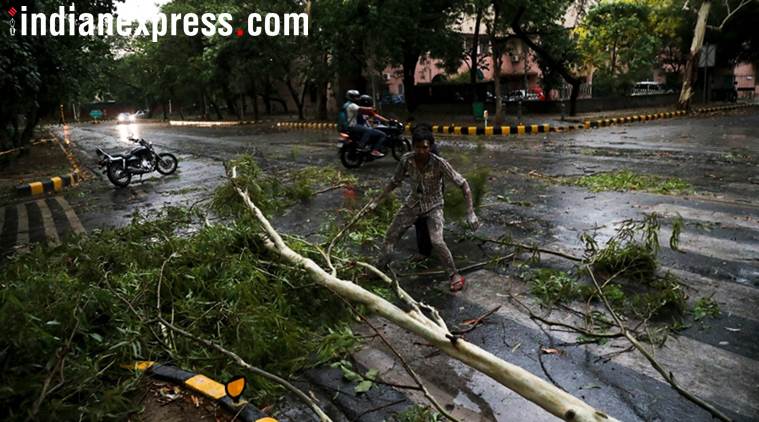 Thunderstorm in Delhi claims three lives, flights, metro hit; storm to ...