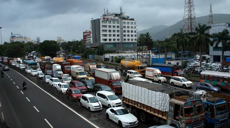 Ahead of swearing-in ceremony , traffic snarls on south Mumbai roads ...