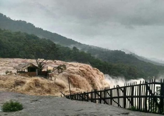Kerala Floods Imd Issues Red Alert Kochi Airport Shut Till Saturday