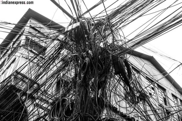 In Kolkata’s tangle of wires, the threat of looming tragedy | India ...