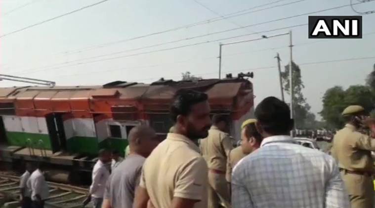 UP Rae Bareli New Farakka Express train derails HIGHLIGHTS: 7 dead, 9 ...