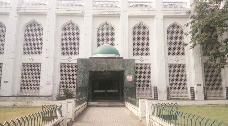 To understand Islam and its rituals, a special tour inside a mosque ...