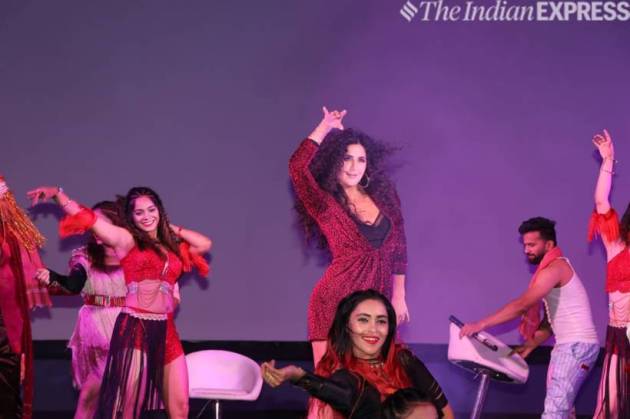 Zero song Husn Parcham launch: Katrina Kaif takes the floor with a live ...