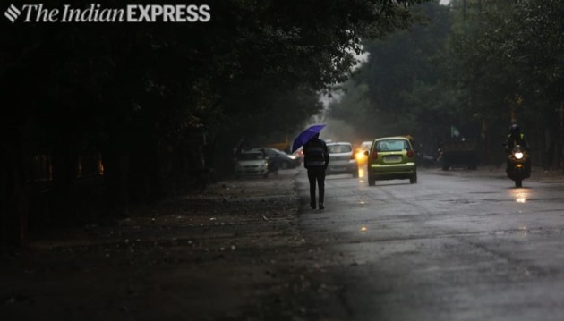 Heavy rain, thunderstorm lash Delhi-NCR; several trains delayed | India ... Heavy rain, thunderstorm lash Delhi-NCR; several trains delayed | India ...