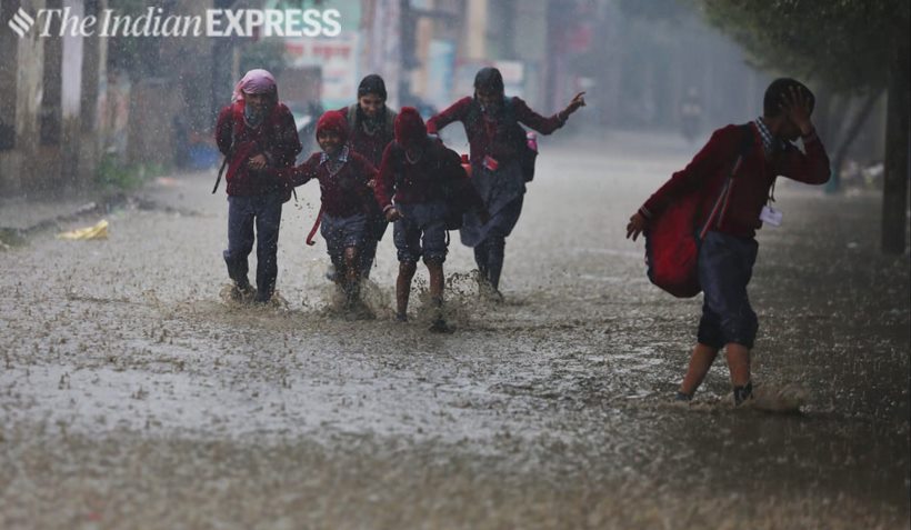 Heavy rain, thunderstorm lash Delhi-NCR; several trains delayed | India ... Heavy rain, thunderstorm lash Delhi-NCR; several trains delayed | India ...