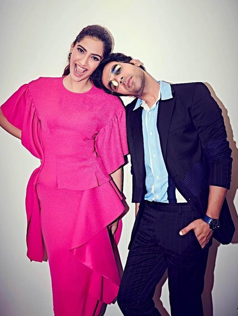 Have you seen these photos of Sonam Kapoor, Vicky Kaushal and Ranveer ...