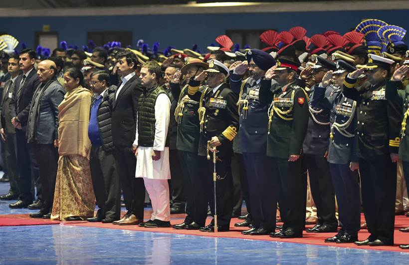 Pulwama attack: PM Modi, Opposition leaders pay homage to 40 CRPF ...