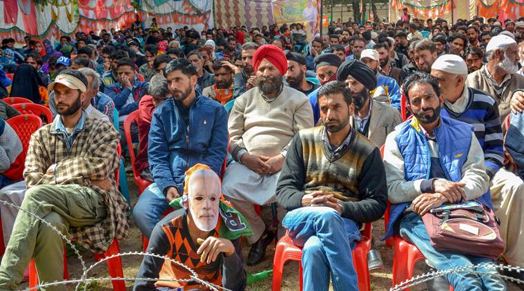 J&K Police vehicle seen supplying food packets at BJP rally, probe ...