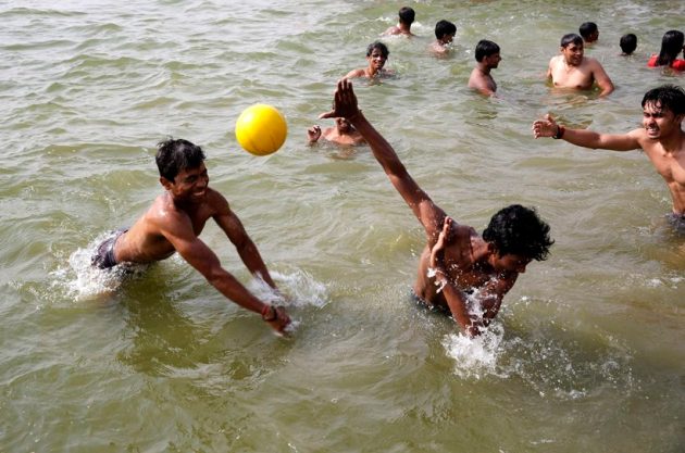 India reels under severe heatwave; monsoon delayed, to hit Kerala by ...