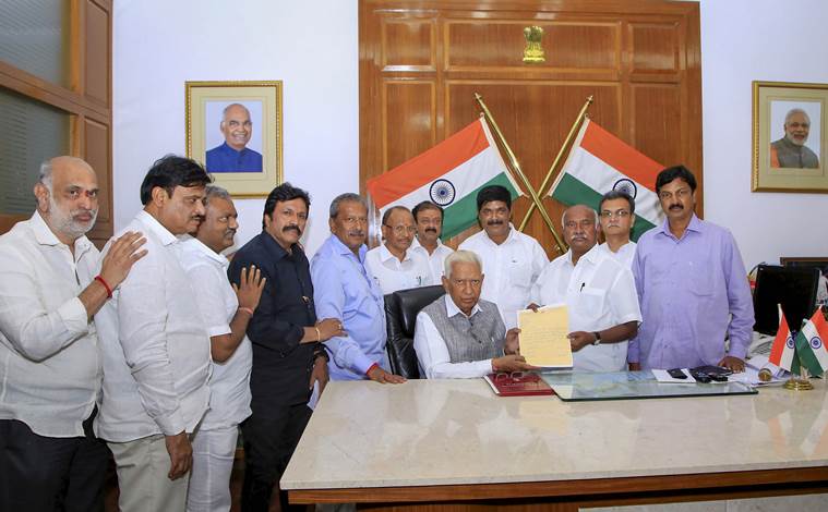 Karnataka MLAs resign HIGHLIGHTS: Resort politics returns as 10 ...