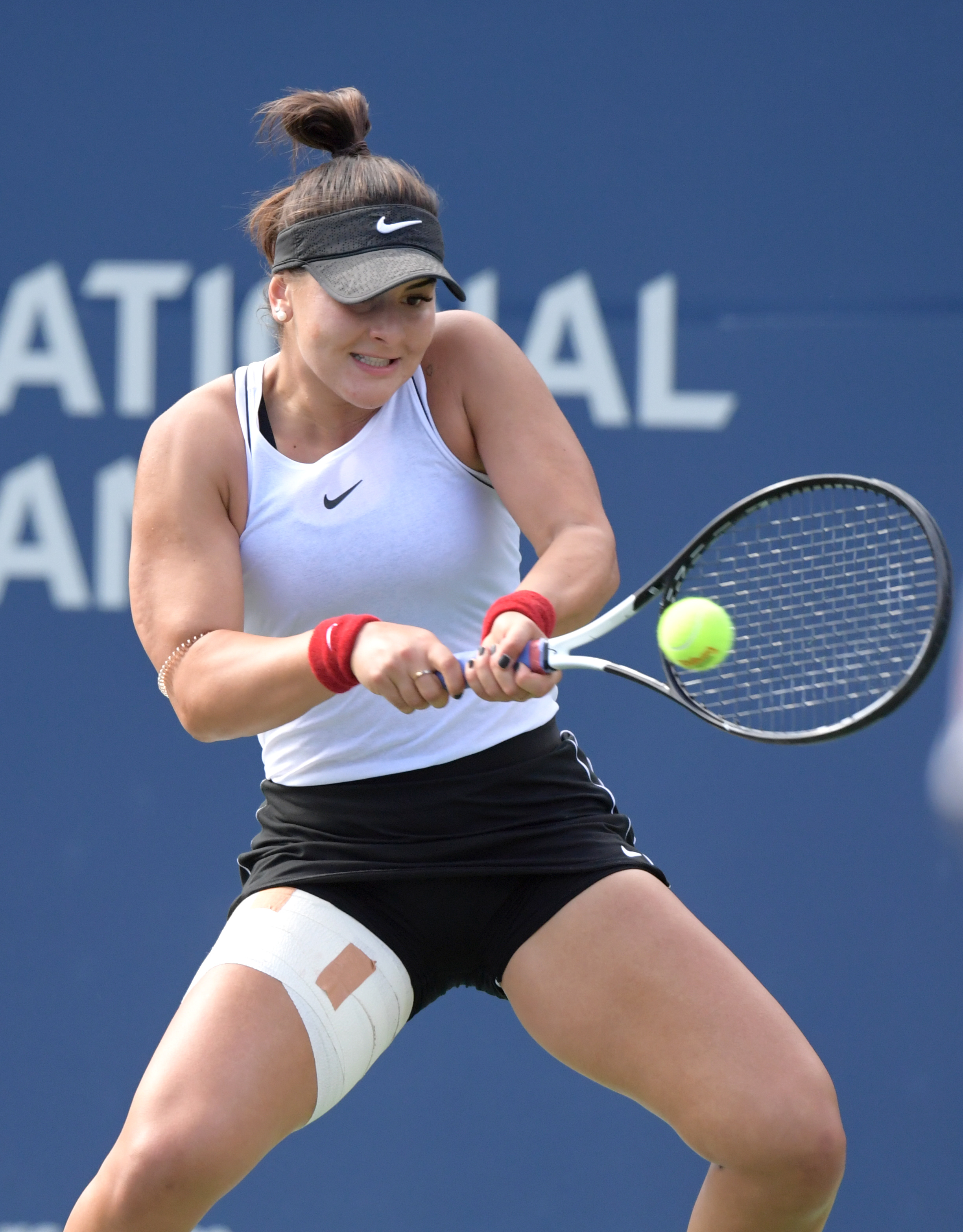 Serena Williams beat Naomi Osaka to advance to Rogers Cup semifinals ...