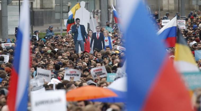 Thousands defy crackdown in Moscow’s biggest protest for years | World ...