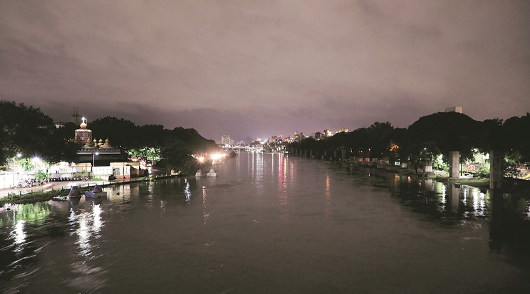 Pune: Bhide bridge opens after authorities reduce release of water into ...