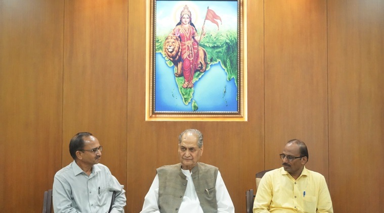 Bajaj group chairman Rahul Bajaj pays tribute to RSS founders in Nagpur ...