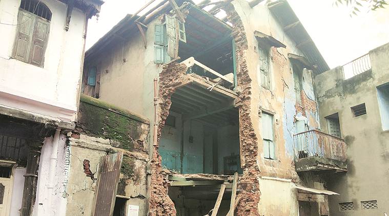 Amraiwadi building collapse: Two more bodies found, toll now 5 ...