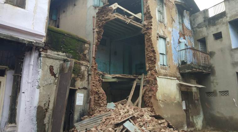 Amraiwadi building collapse: Toll rises to five as rescuers race to ...