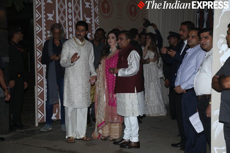 Inside Amitabh Bachchan’s Diwali party | Bollywood News - The Indian ...