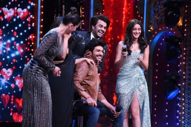 Kartik Aaryan shaves his moustache on Nach Baliye 9 sets ...