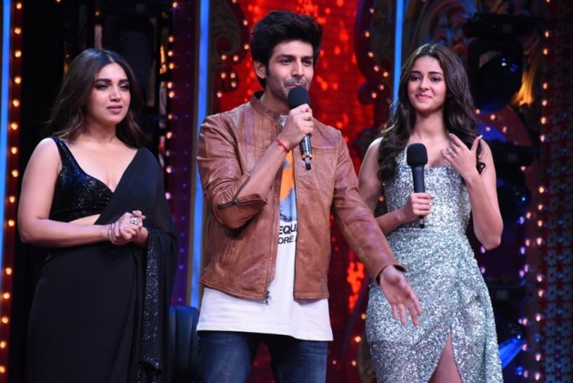 Kartik Aaryan shaves his moustache on Nach Baliye 9 sets ...