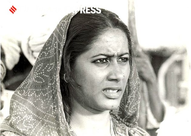 Rare photos of Smita Patil on her 64th birth anniversary ...