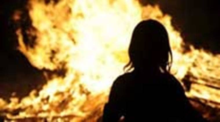 Lucknow: Woman who set herself on fire near CMO dies, daughter stable ...
