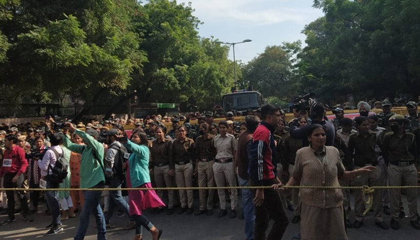 JNU campus stir spills onto streets, students march to Parliament ...