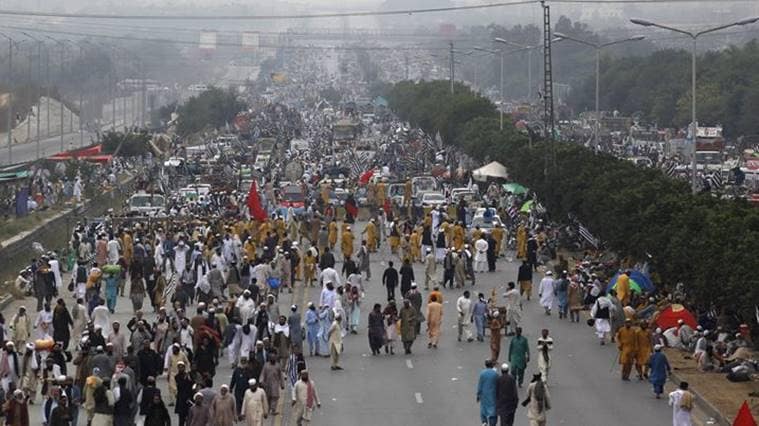 ‘Maulana Diesel’ led ‘Azadi March’ against Imran Khan reaches Islamabad ...