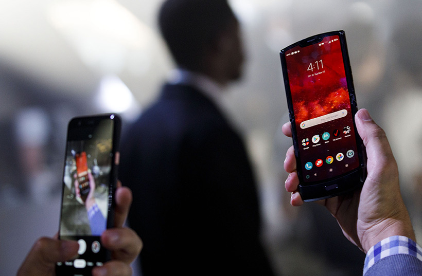 Motorola Razr is back with a foldable display and clamshell design: All ...