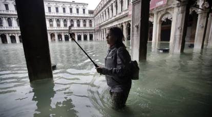 Venice Tides Flooding Venice Flooding Photos: Most Of City Underwater