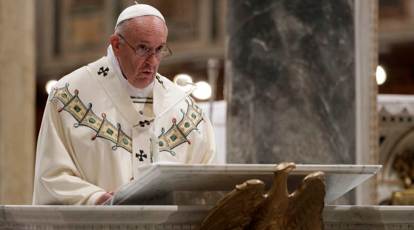 Pope Francis Thumbs Up Pope Francis Gives His Thumb Up As He Leaves At