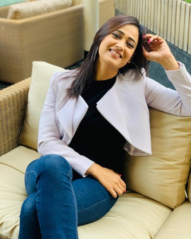 Celebrity social media photos: Disha Patani, Divyanka Tripathi, Jason ...
