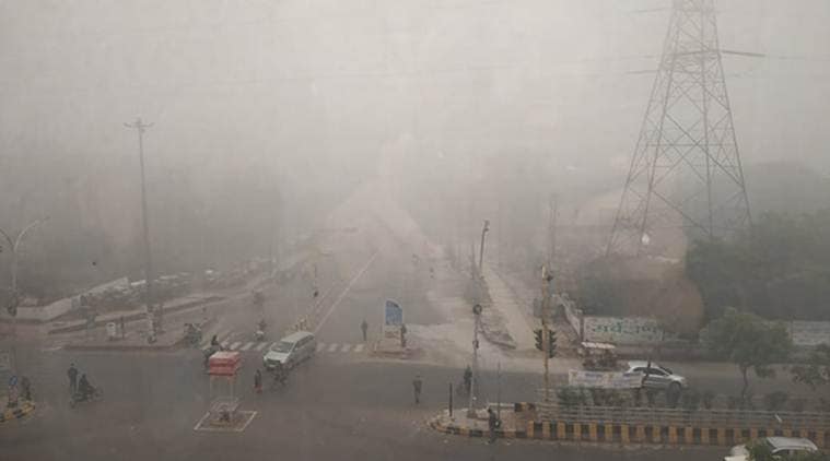 Dense fog continues to engulf Delhi, schools shut in NCR | Delhi News ...