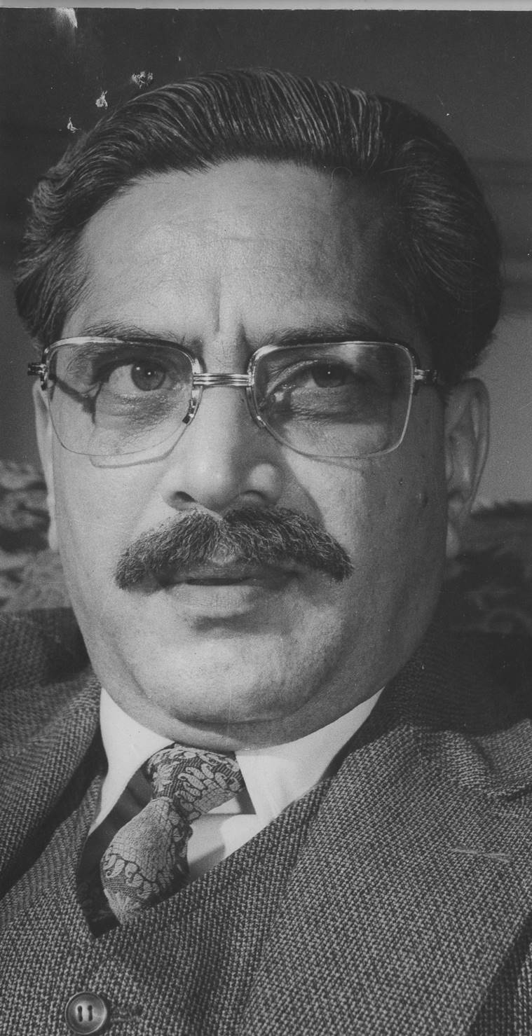 Amole Gupte pens a loving tribute to Dr Shriram Lagoo | Bollywood News ...