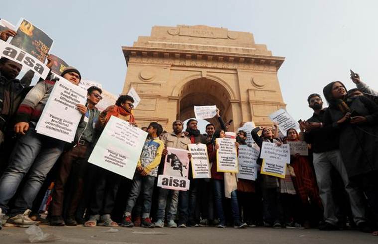 CAA protests: People take mass pledge at Delhi’s India Gate to ‘defend ...