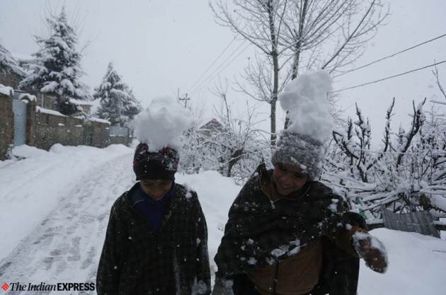 Here’s how Kashmir looks after snowfall for second consecutive day ...