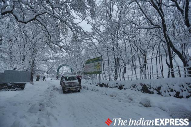 Here’s how Kashmir looks after snowfall for second consecutive day ...