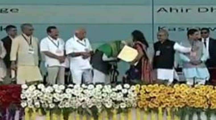WATCH: How PM Modi responded when a woman tried to touch his feet ...