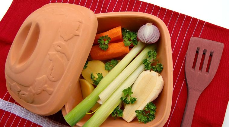 Benefits of cooking in an earthen pot | Food-wine News - The Indian Express