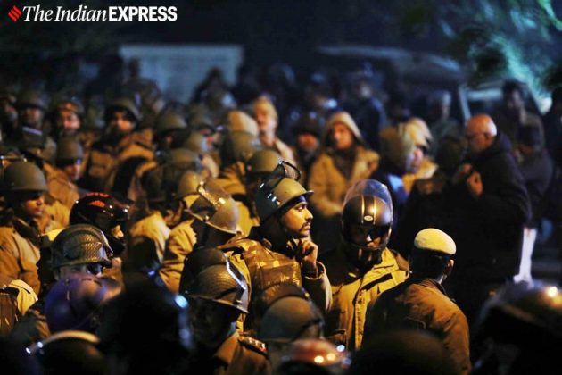 Bloodied students, broken doors: Photos that describe JNU violence ... Bloodied students, broken doors: Photos that describe JNU violence ...