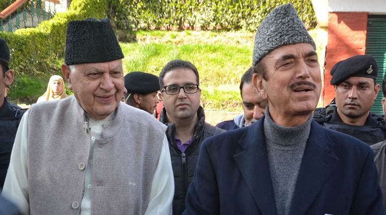 Srinagar: Farooq Abdullah meets son Omar, Azad drops by | India News ...