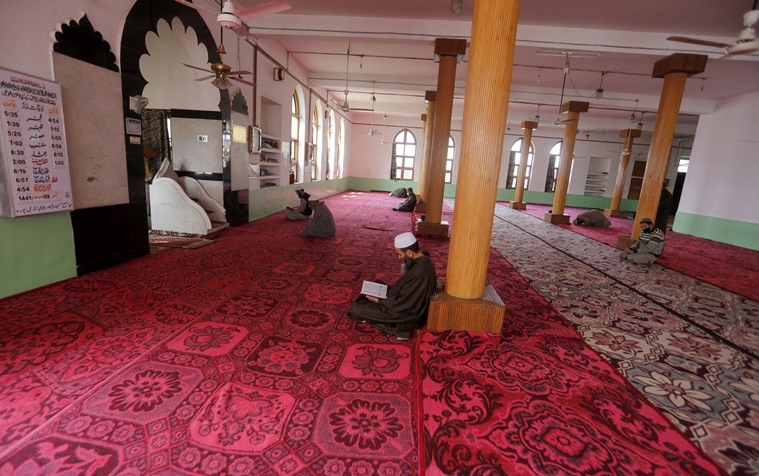 Offer prayers at home this Ramzan, like the Prophet would do: Maulana ...