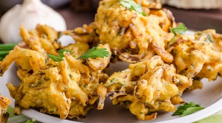 Want to make crispy, crunchy pakodas? Follow these easy tips | Food ...